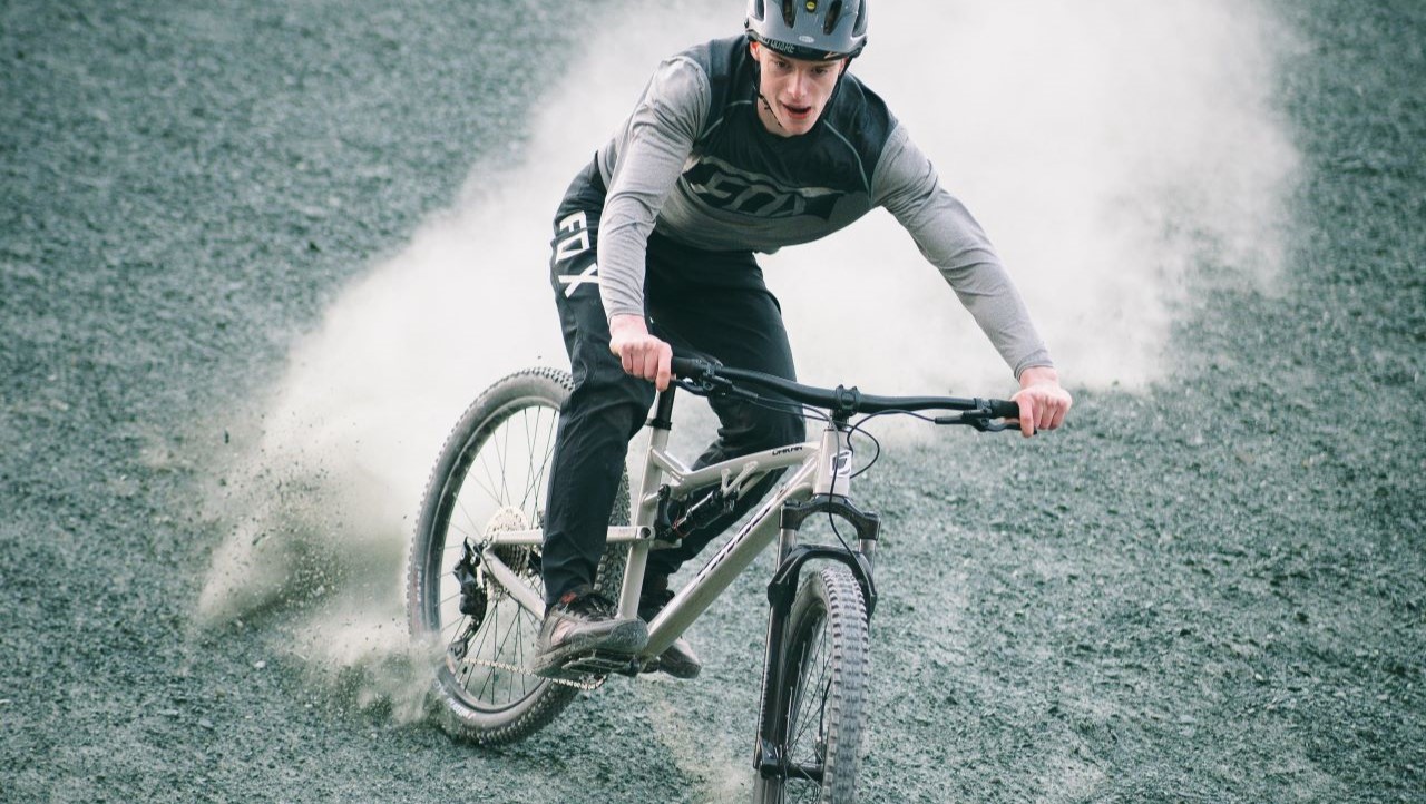 JAMIS Dakar Full Suspension Mountain Bike: An In-Depth Review - Now £ ...